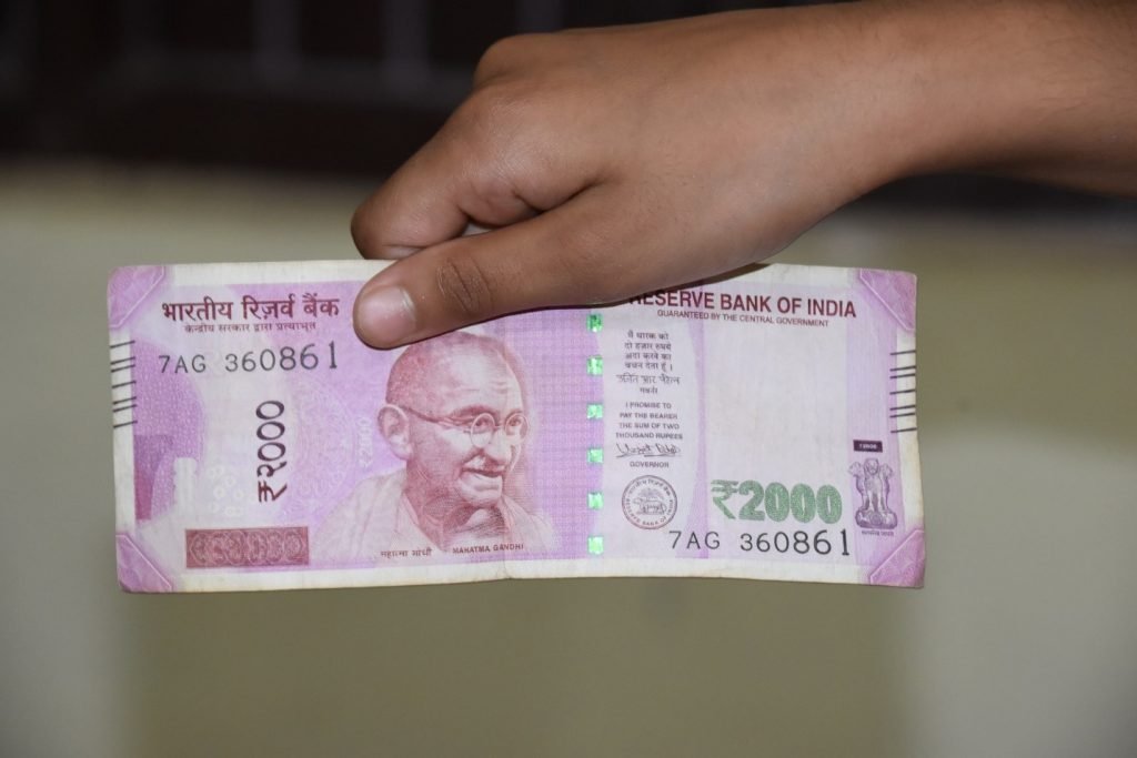 First day of Rs 2,000 note exchange: Small queues seen at some branches ...