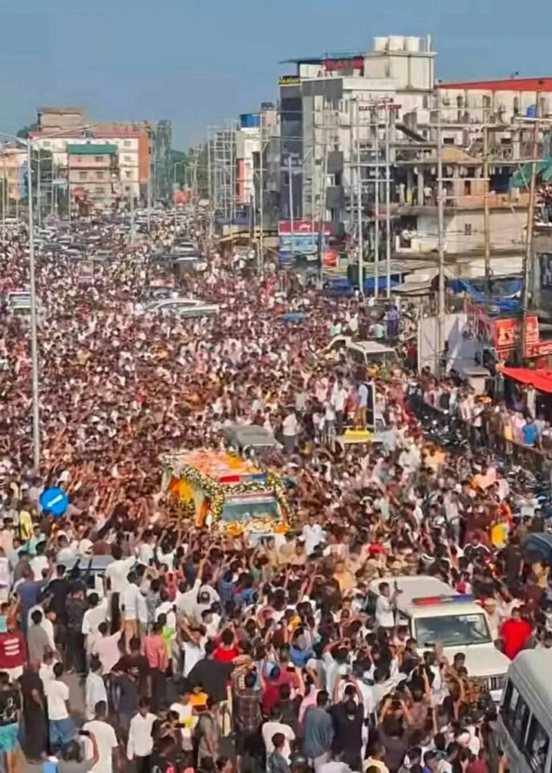 Singer's final journey: Thousands bid adieu to Zubeen Garg in Assam ...